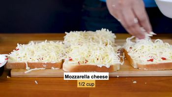 Chilli Cheese Toast Recipe + Video (5 Minutes Cheese Chilli Toast) | My ...