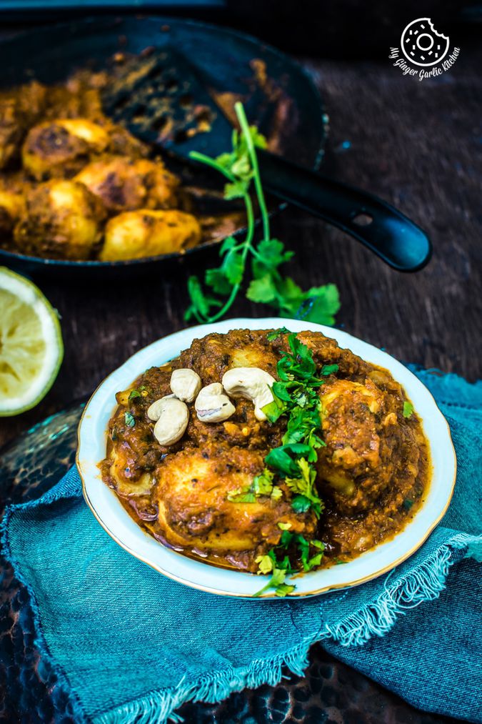 Lehsuni Dum Aloo Recipe | Lasaniya Batata (Spicy Garlicky Potatoes ...