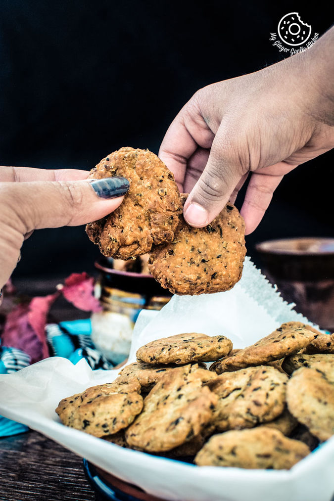 Masala Mathri Recipe + Video | Spicy Indian Crackers (Fried & Baked ...