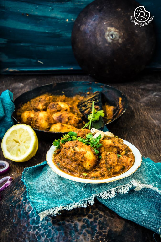 Lehsuni Dum Aloo Recipe | Lasaniya Batata (Spicy Garlicky Potatoes ...