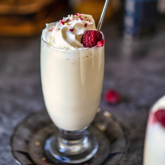 How to Make Ultimate Vanilla Milkshake