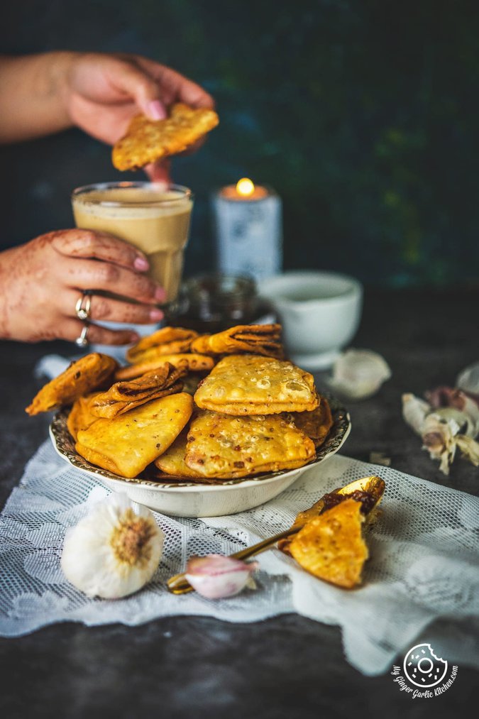 Cheese Garlic Masala Mathri Recipe (Fried, Air Fryer, Baked Recipe ...