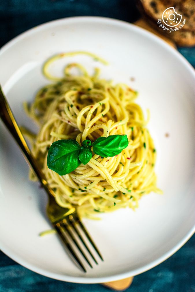 Pasta Aglio E Olio (Spaghetti with Oil and Garlic) | My Ginger Garlic ...