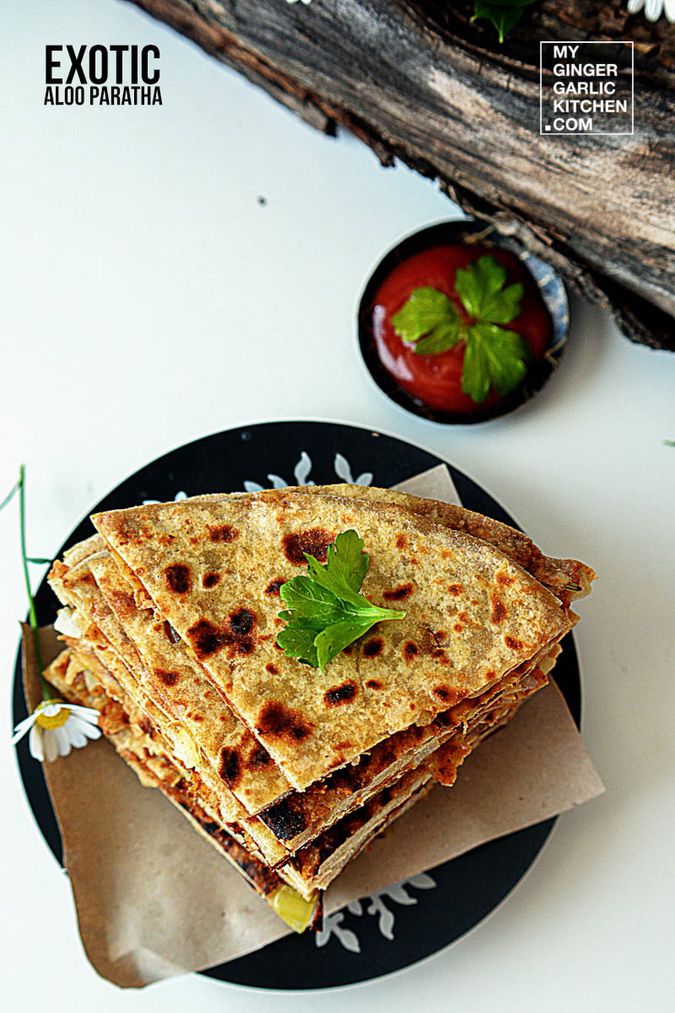Aloo Paratha Recipe | Aalu Paratha (Spiced Potato Stuffed Flatbread ...
